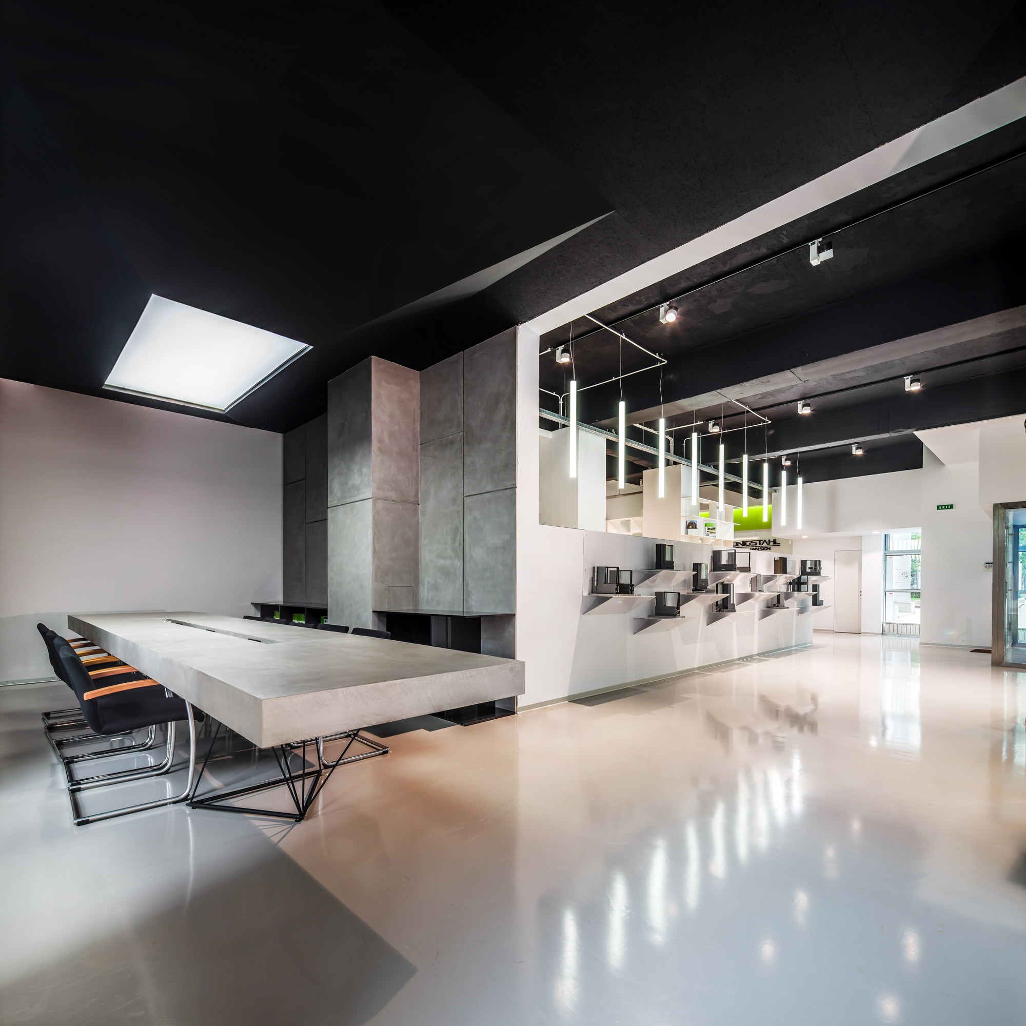 Better a microcement floor or a resin coating?