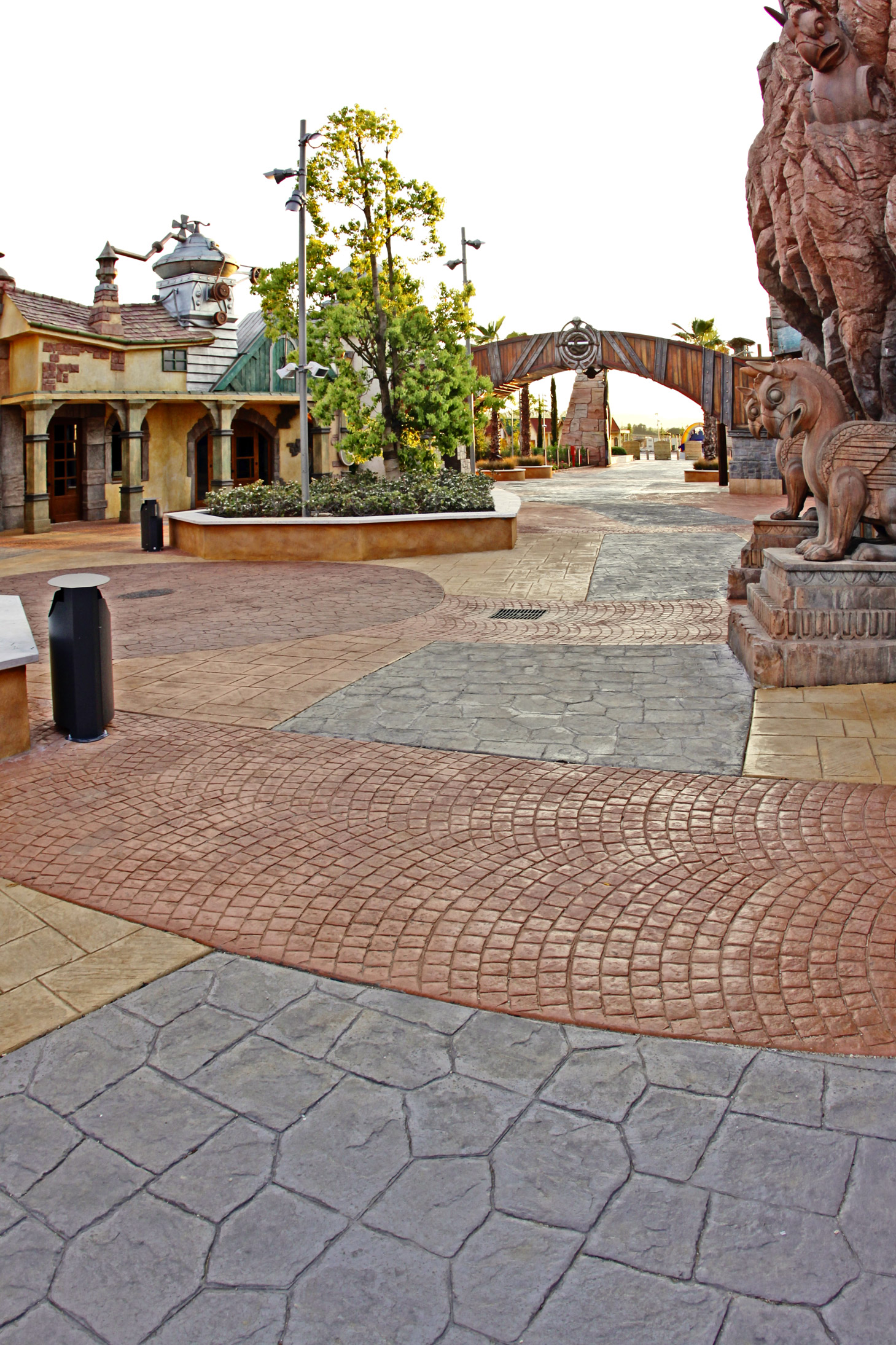 Resistant, scenographic floors and coatings for theme parks - Ideal Work