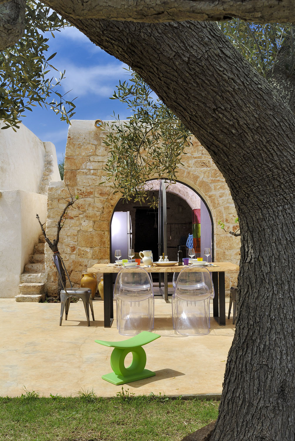A trullo in Ostuni: the cloud effect concrete blending elegance with ...
