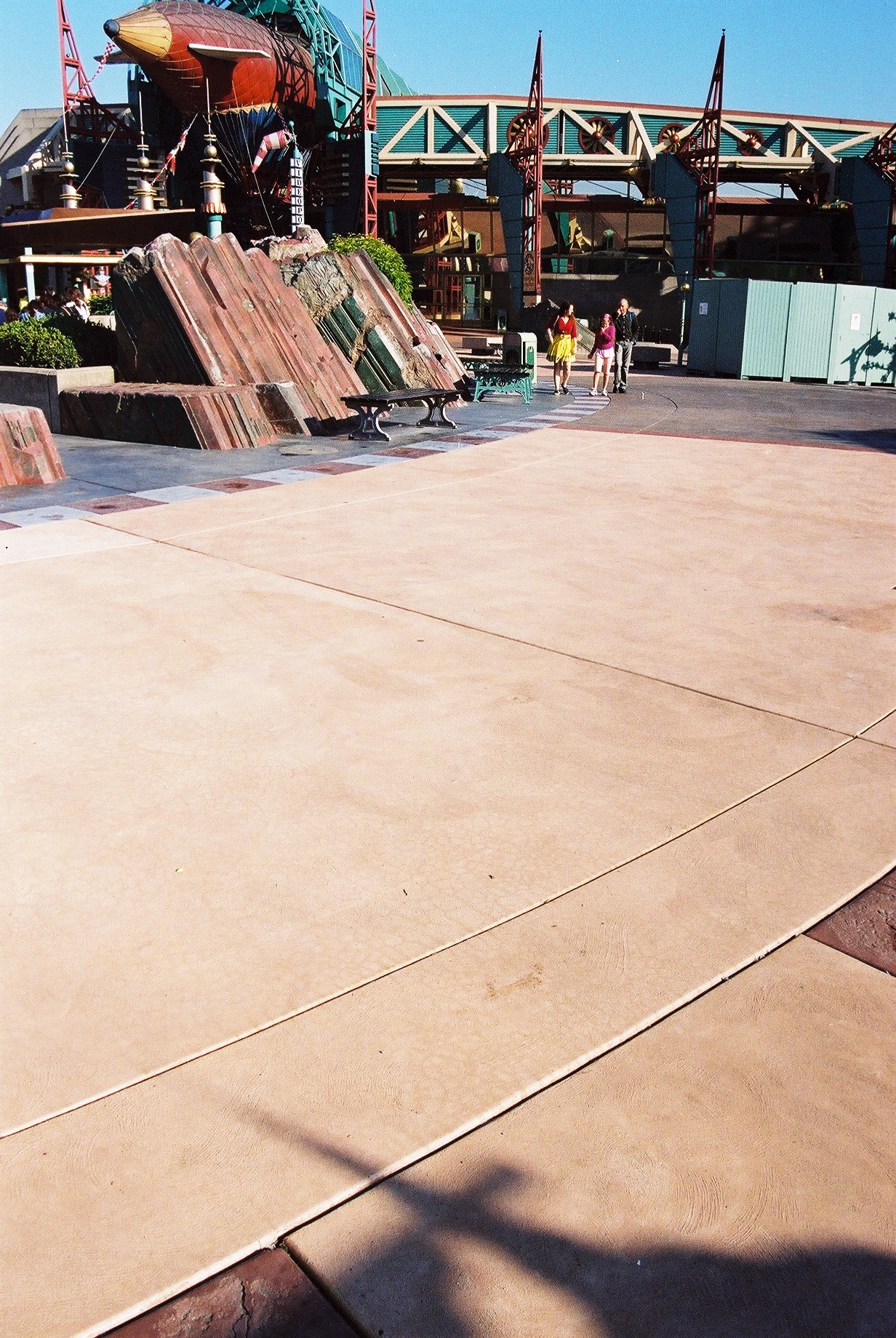 The stamped concrete floor of Disneyland Paris - Ideal Work