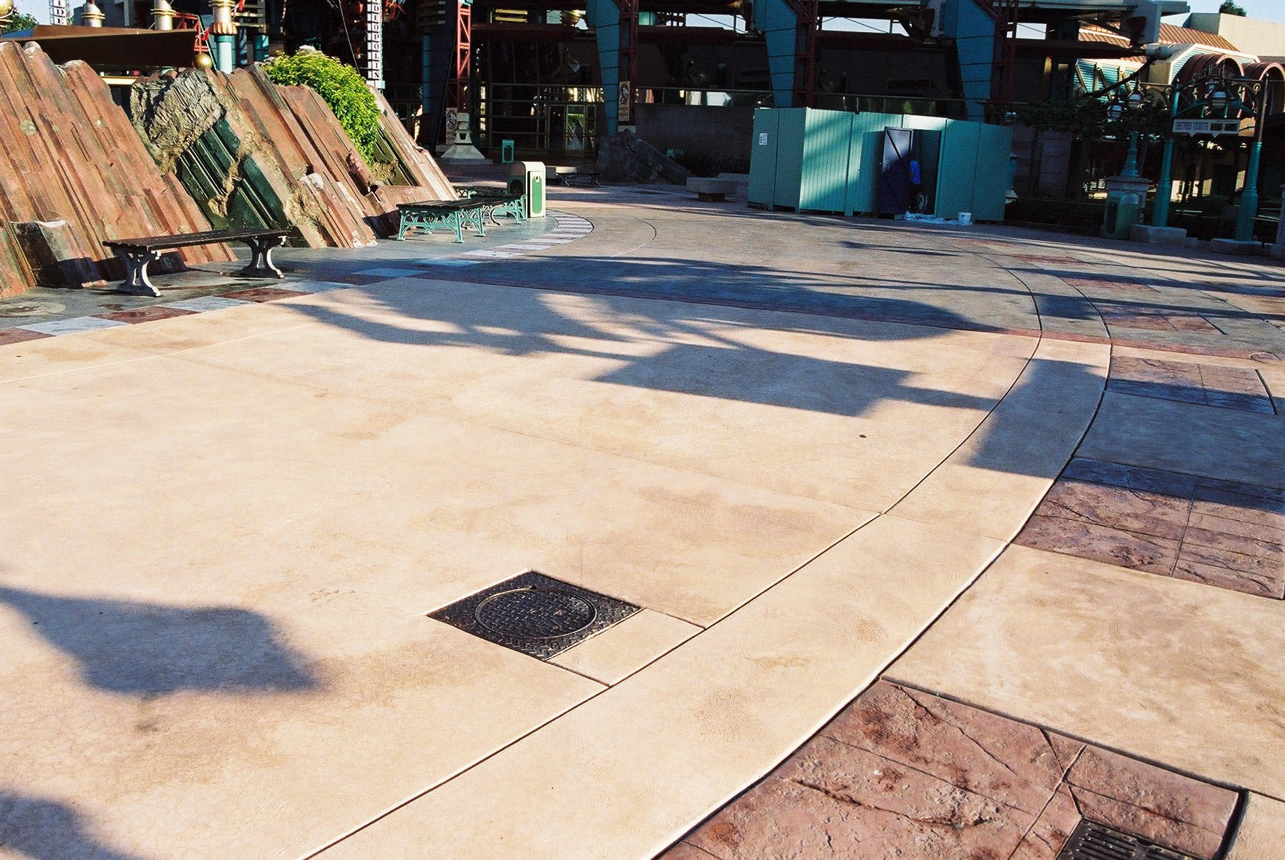 The stamped concrete floor of Disneyland Paris - Ideal Work