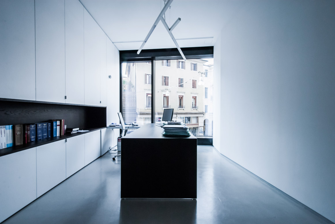 Boffa & associates Office: a minimalist style with microtopping - Ideal ...