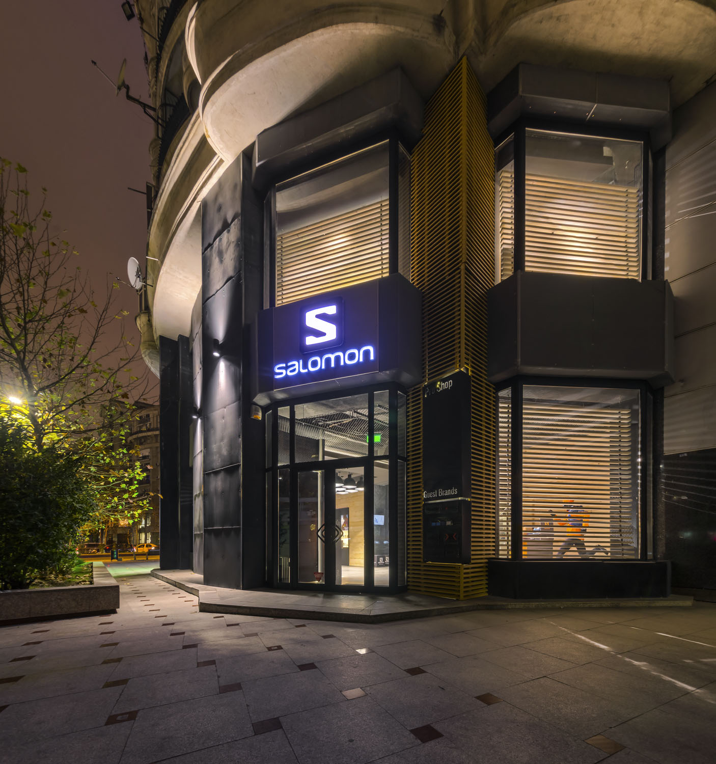 Salomon store in Bucharest - Idealwork: concrete finishes for internal ...