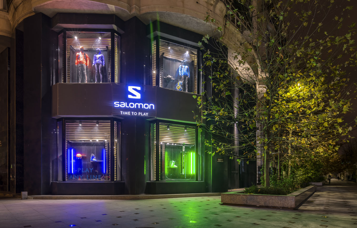 Salomon store in Bucharest - Idealwork: concrete finishes for internal ...