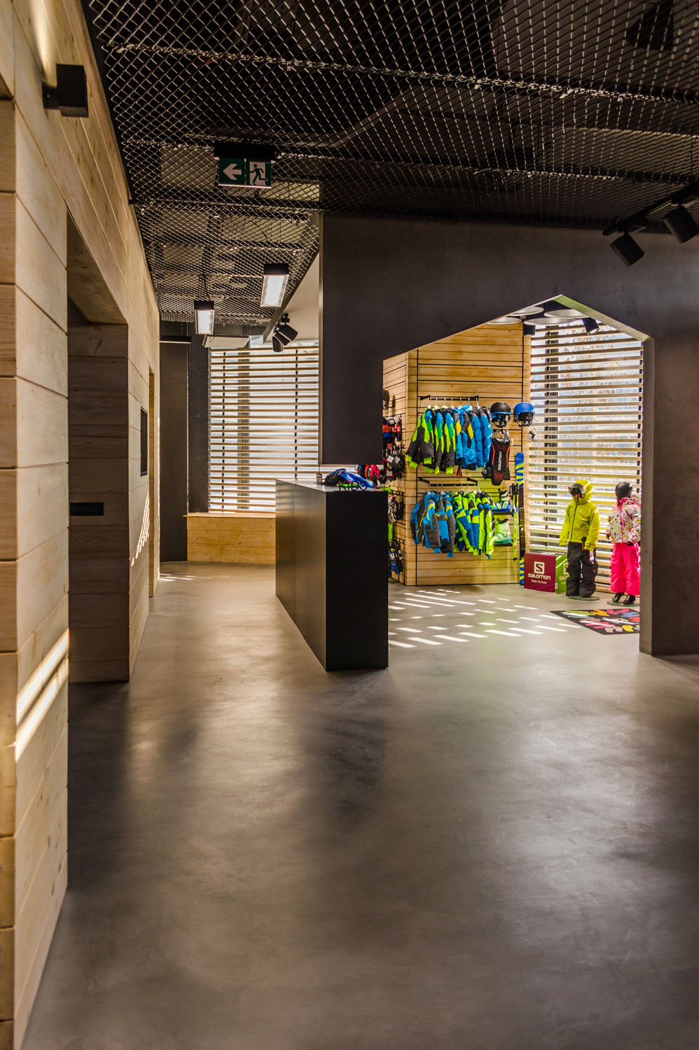 Salomon store in Bucharest - Idealwork: concrete finishes for internal ...