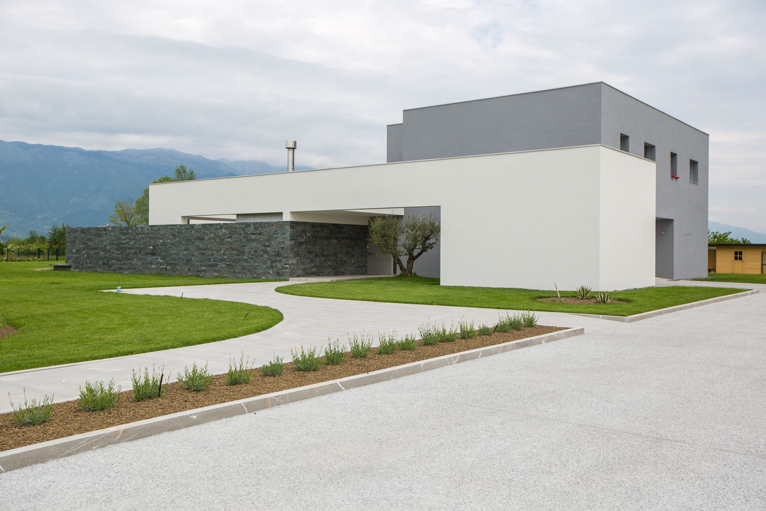 Sassoitalia® Ideal Work - A system for creating beautiful hard landscaping