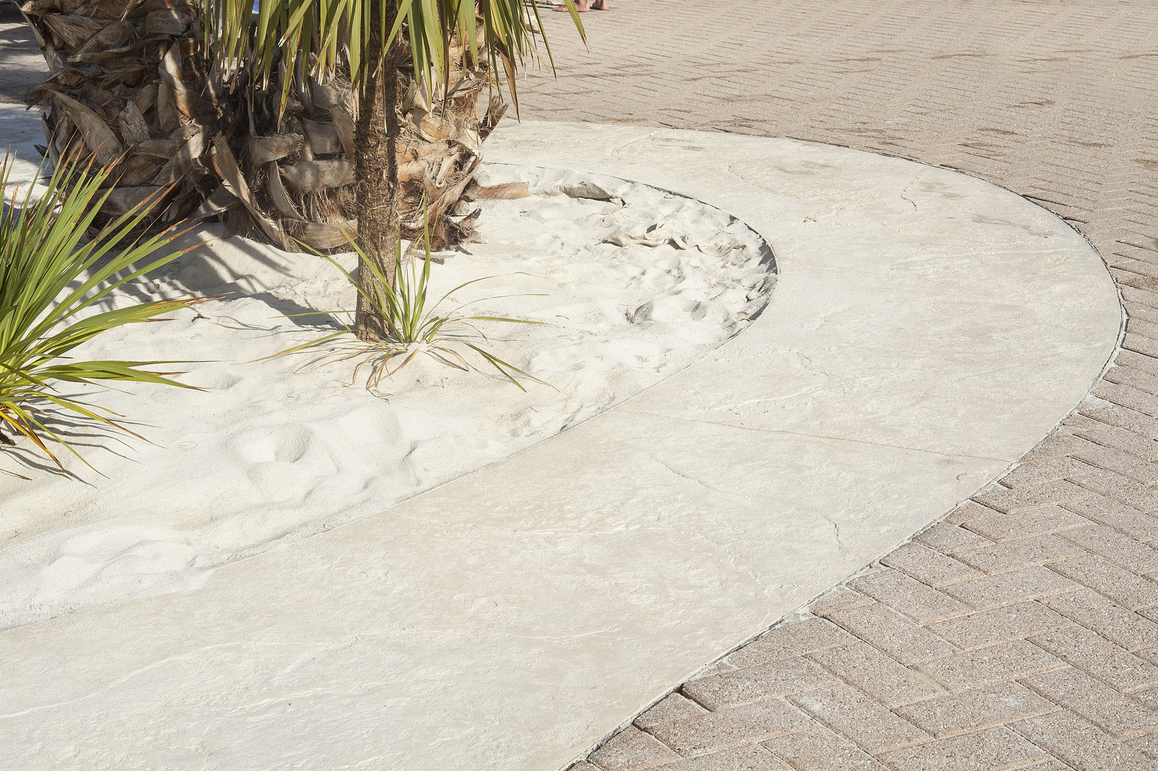 Outdoor stamped concrete floorings or interlocking flatwork? Compare ...