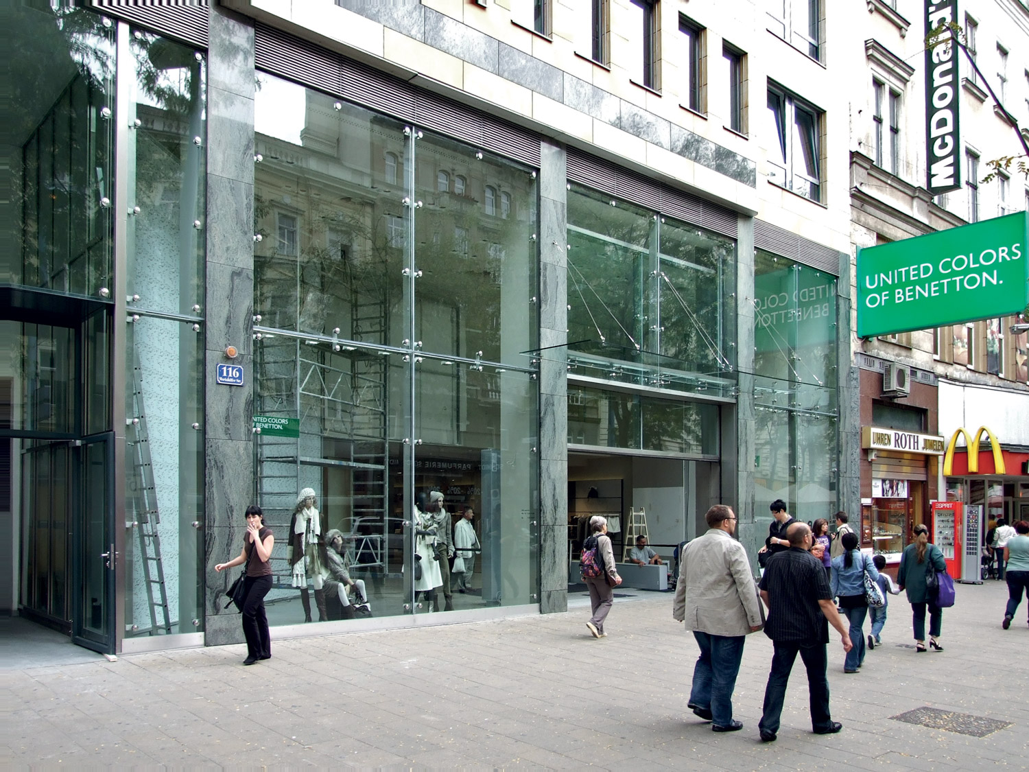 Refurbishment of Benetton Store in Vienna - Ideal Work