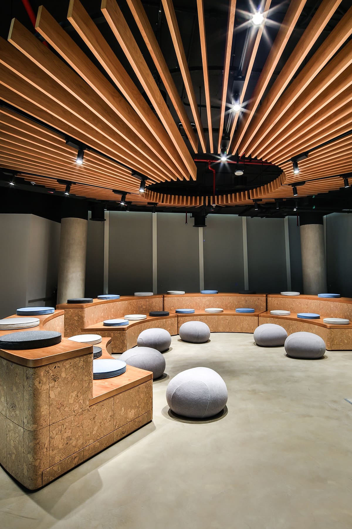 Governments offices in Dubai: how to use microtopping - Ideal Work