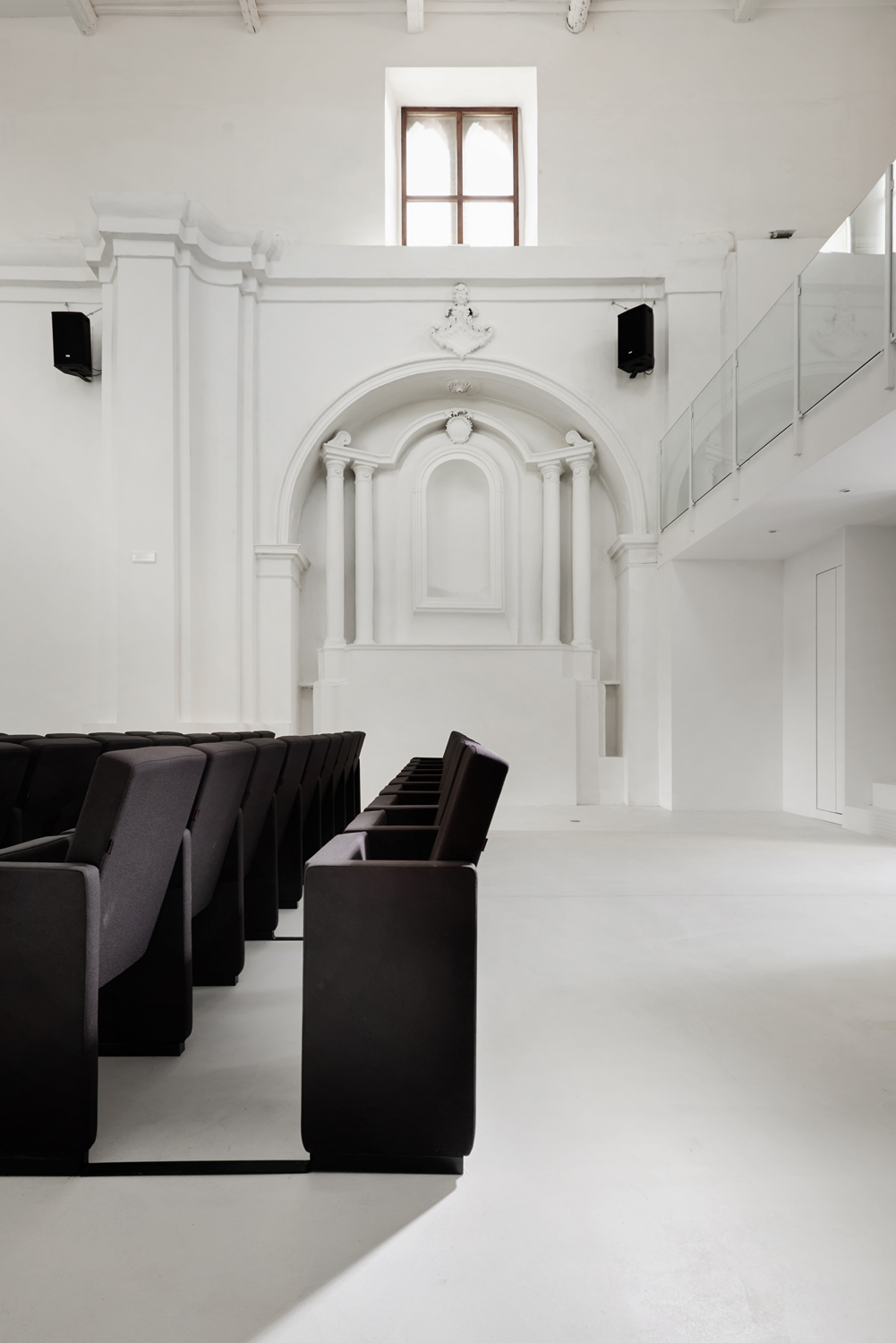 Contemporary auditorium inside a sixteenth-century church - Idealwork ...