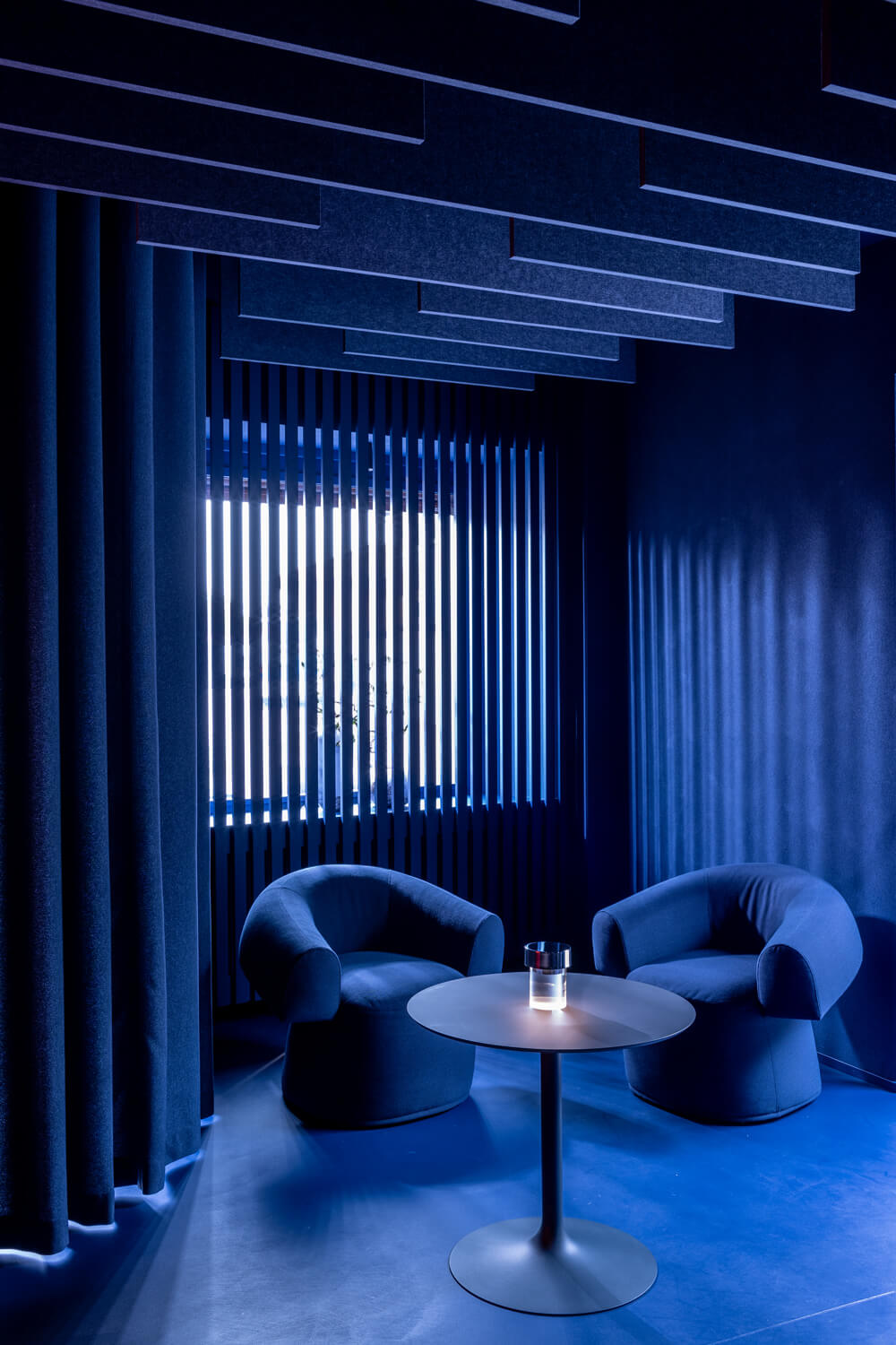 Blue Lounge - Idealwork: concrete finishes for internal and external use