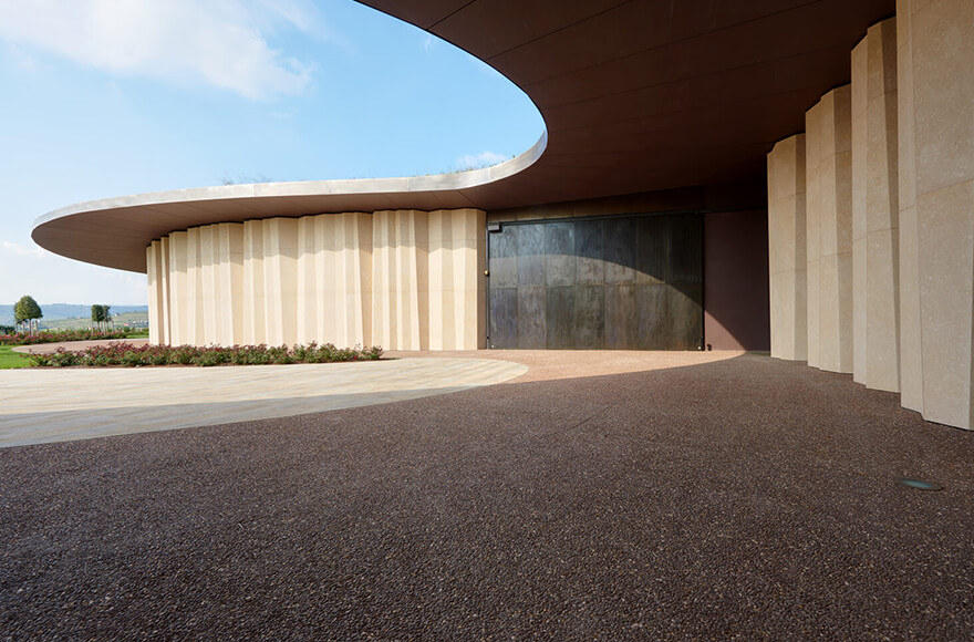 The return of curves in architecture and design – Ideal Work