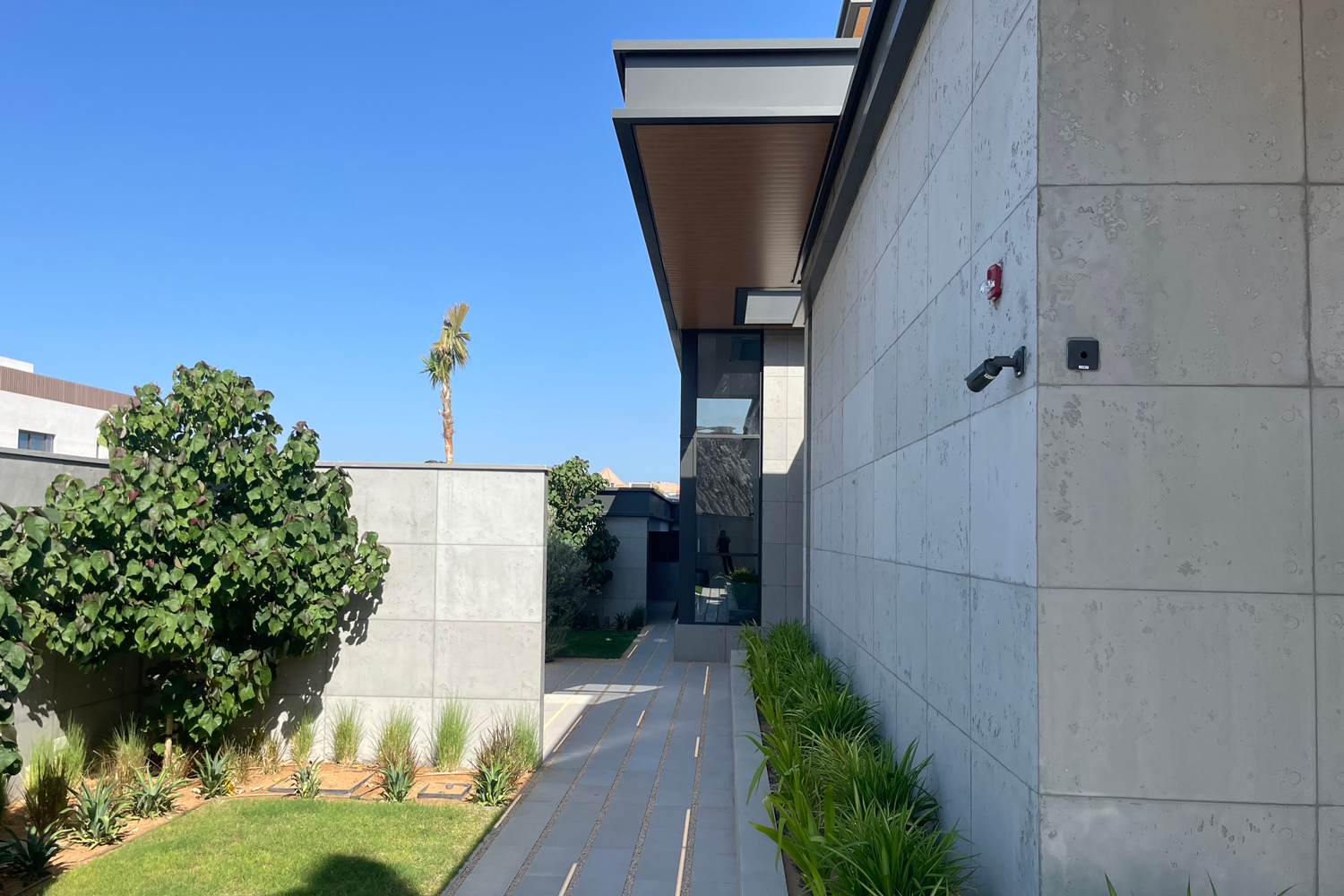 Private villa in Dubai - Idealwork: concrete finishes for internal and external use