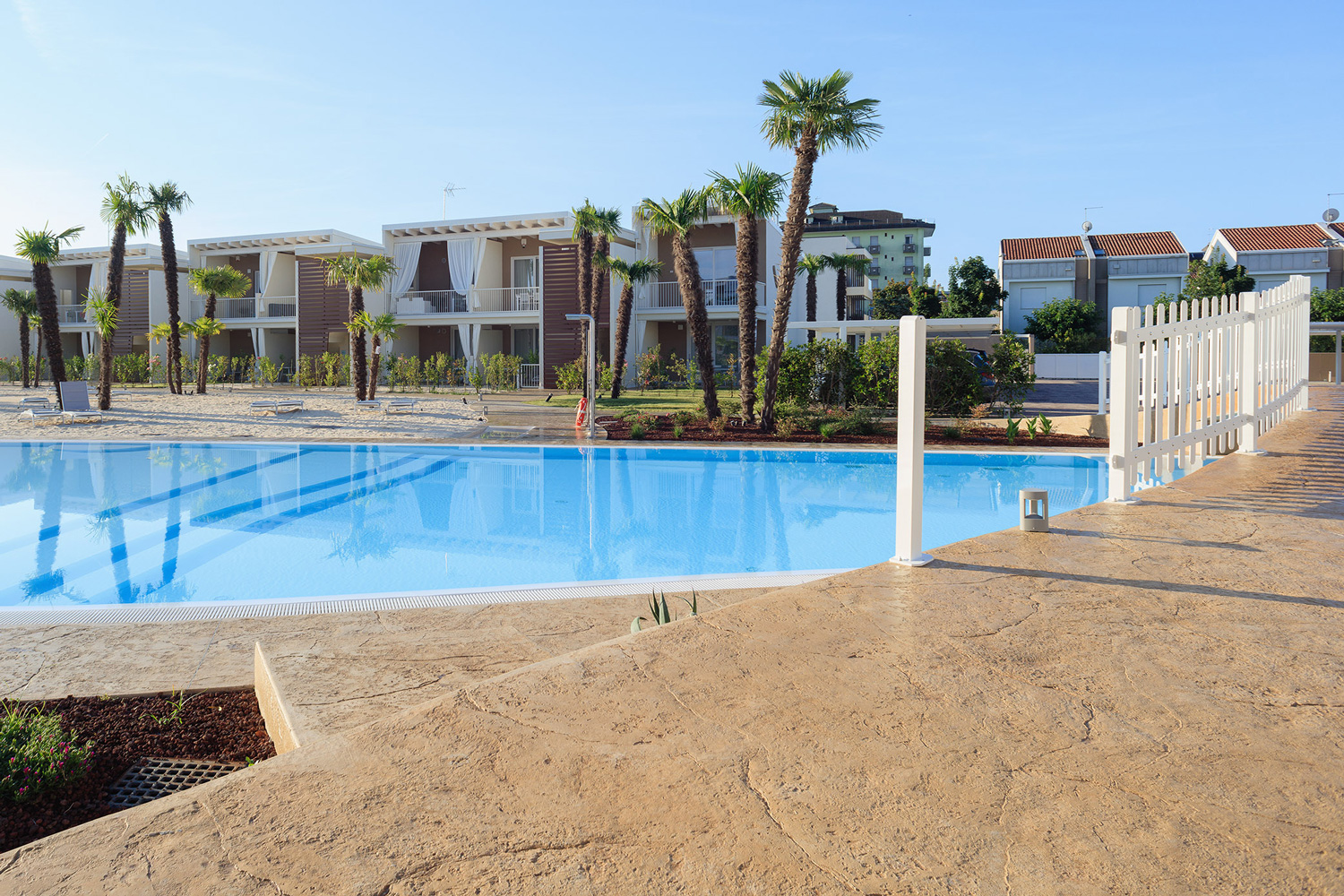 Wave Island - Idealwork: concrete finishes for internal and external use